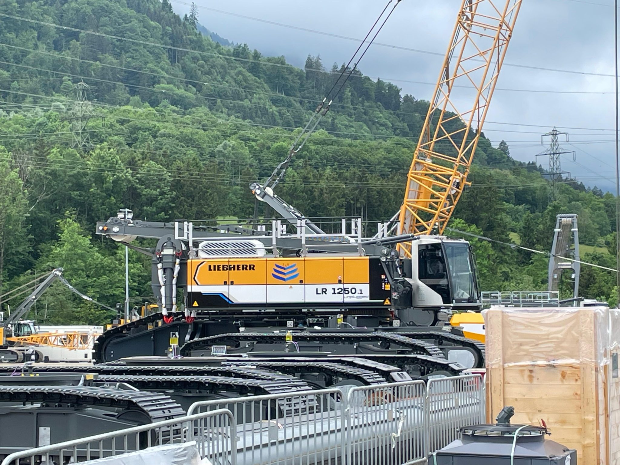 JAK and Liebherr Introduce Middle East’s First Electric-Powered Crawler ...